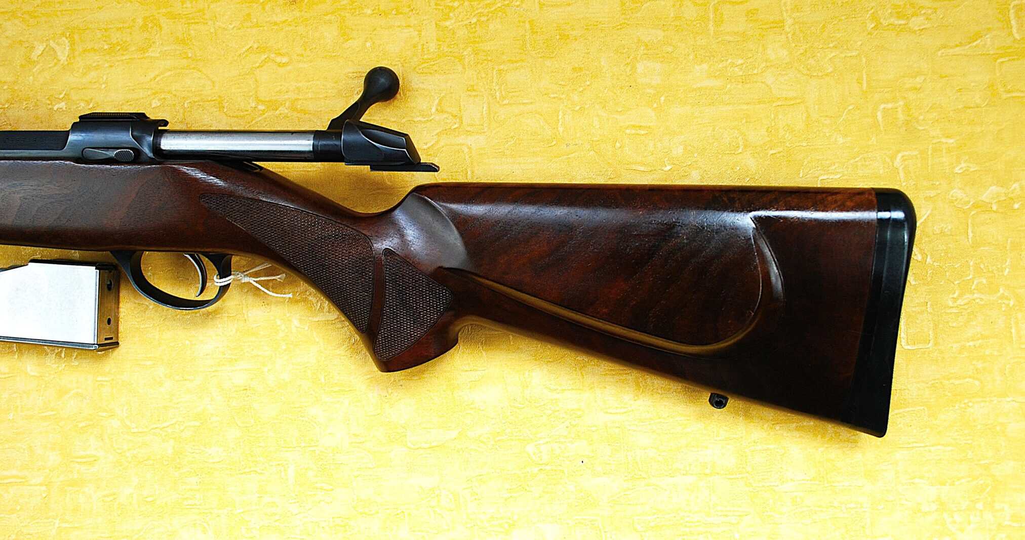 SAKO .243 MODEL 85 S WALNUT BOLT ACTION RIFLE. - Emma Custom Rifles